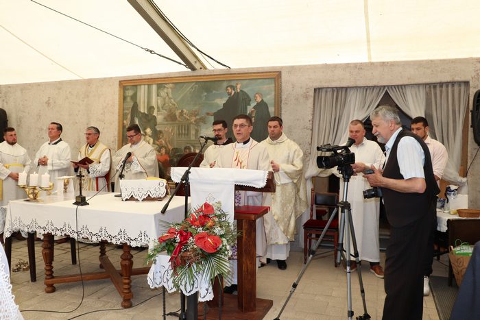 Krizma 2023. | Župa Vugrovec